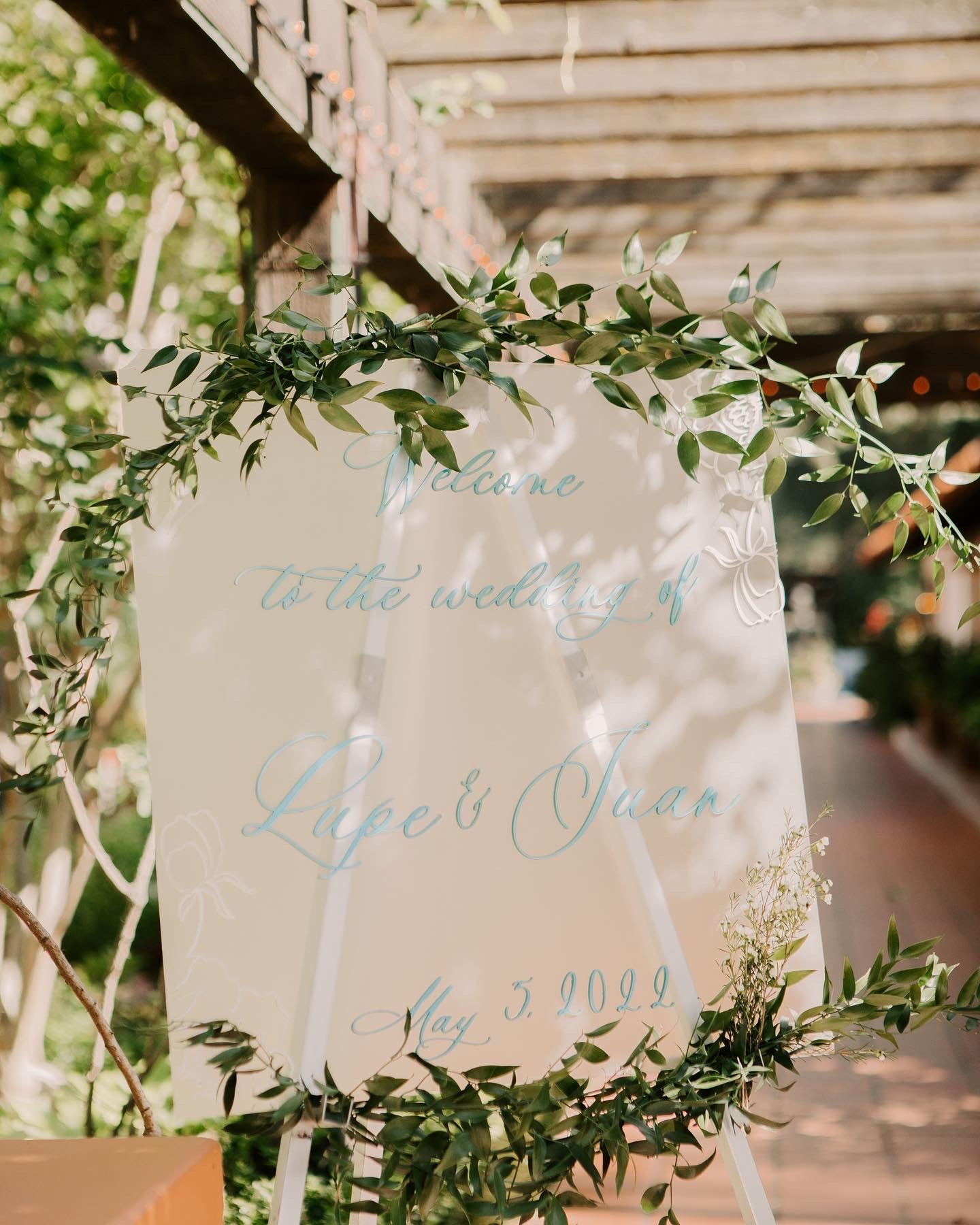 Acrylic Welcome Wedding Sign – sipsandsoirees